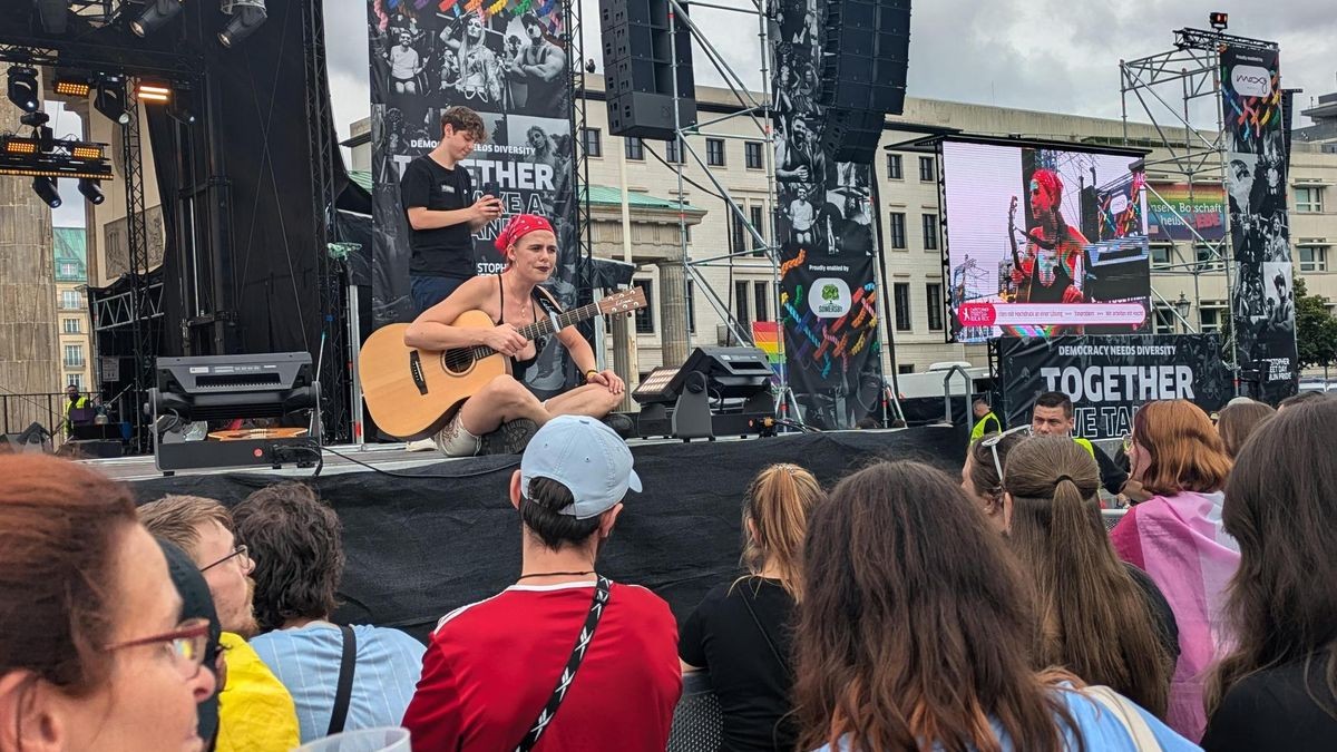 Berlin: Lara Hulo, „Berliner Luft“-Sängerin, im Porträt
