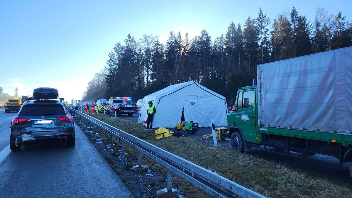 Mädchen schwer verletzt: Massenkarambolage auf A9