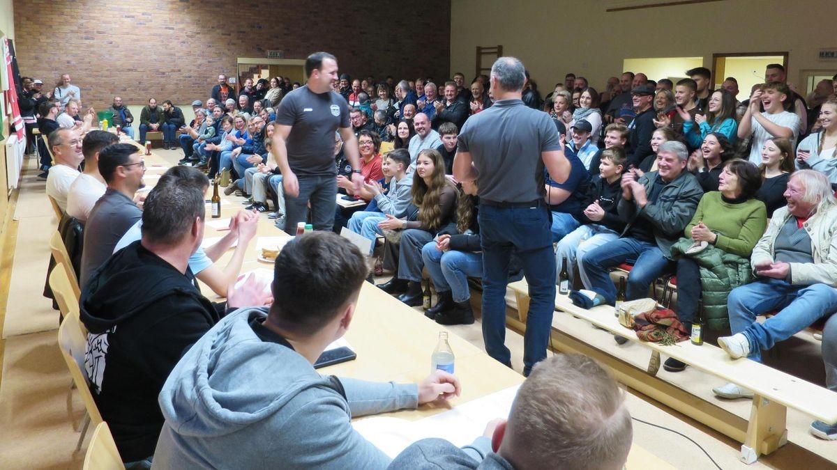 Neuer Rekord im Eichsfeld: Das sind die Bilder vom Bockwurst-Wettessen