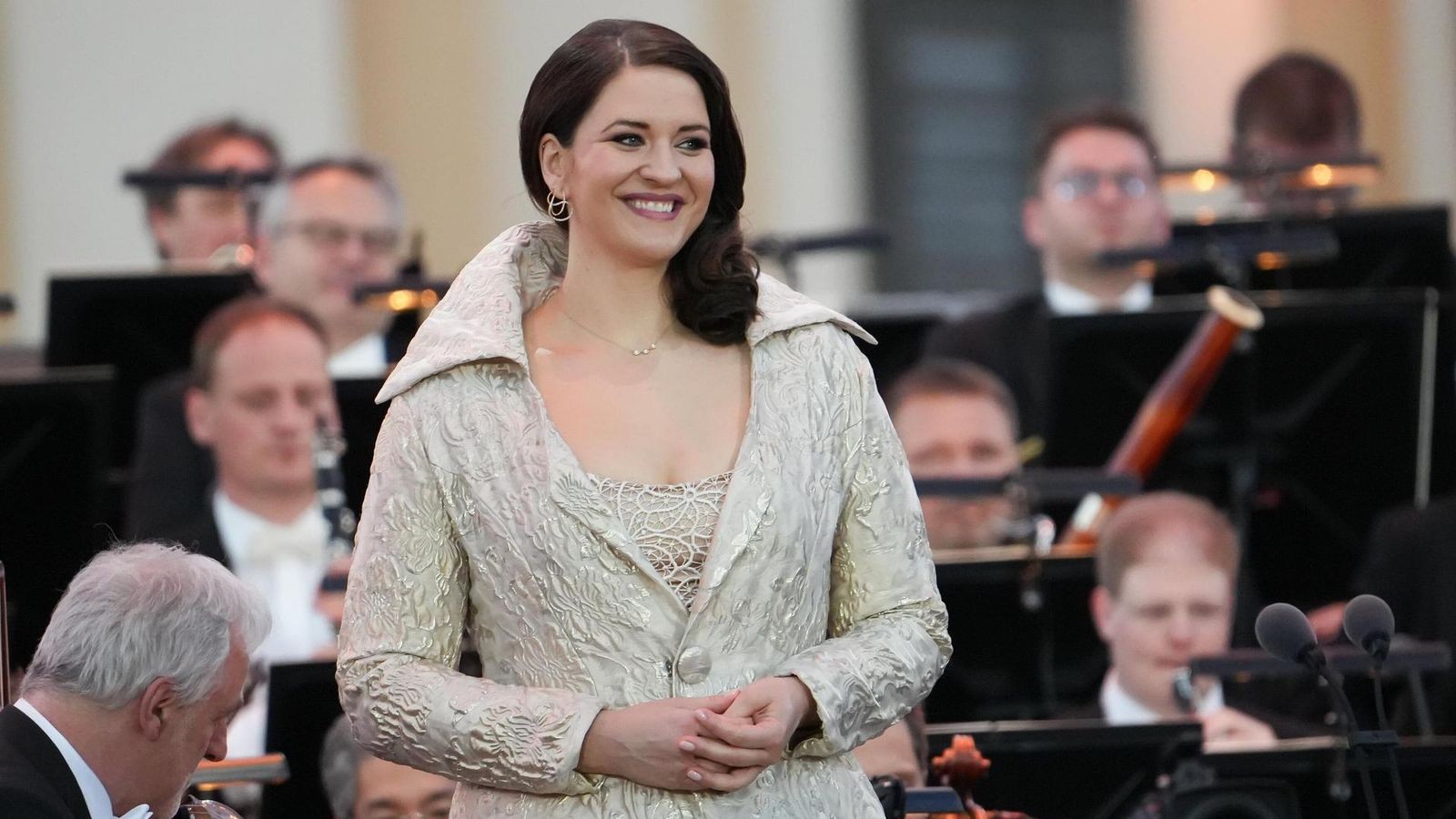 Was Anna Netrebko mit Lise Davidsens Konzert in Hamburg zu tun hat