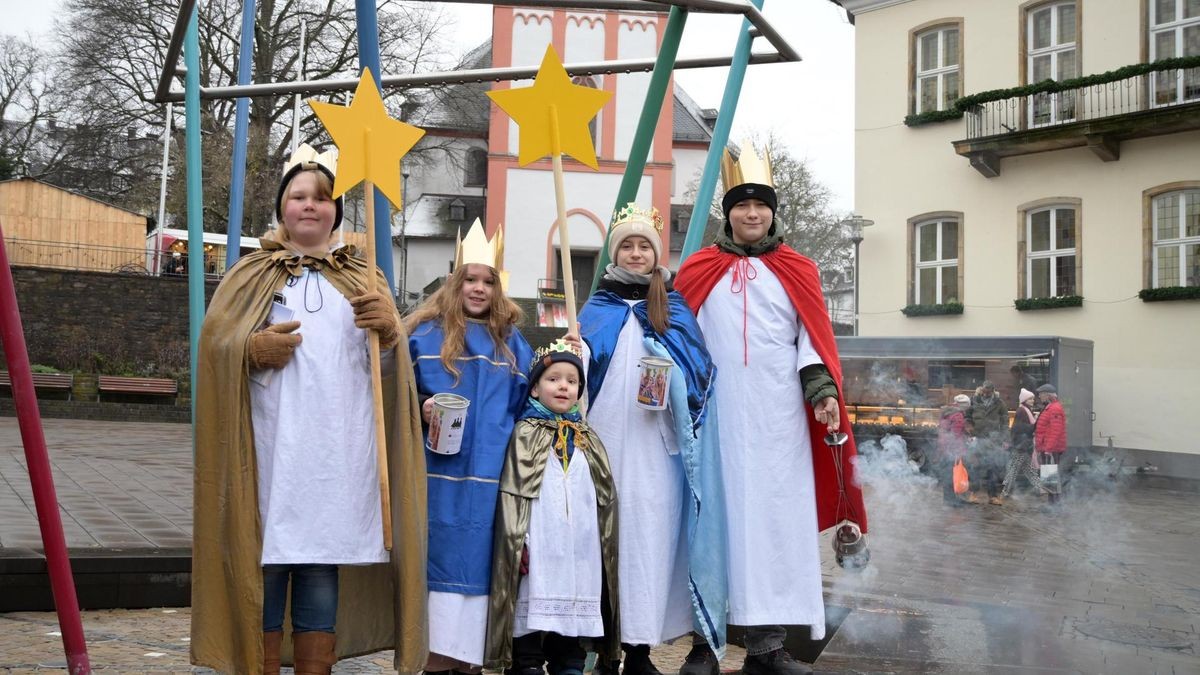 Sternsinger in Siegen unterwegs: Kinder helfen Kindern in aller Welt