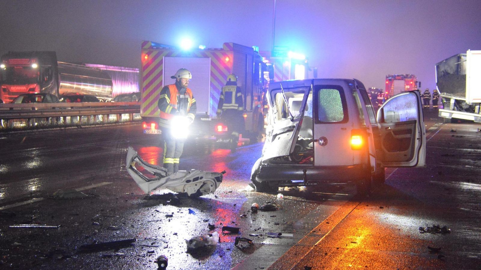 A1 Hamburg: Sechs Verletzte bei Massenkarambolage – Autobahn weiter gesperrt