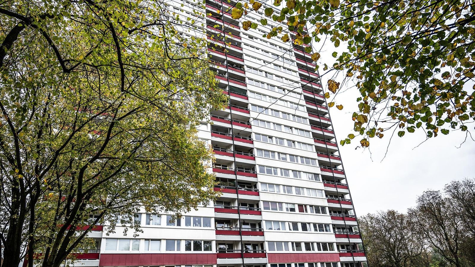 Roter Riese: Technikfirma findet viele Mängel im Vorzeige-Hochhaus