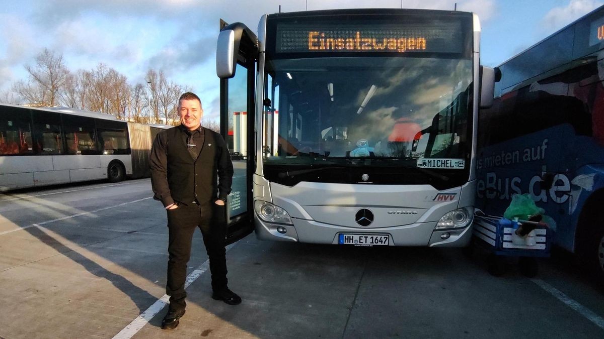 Busfahrer Michel: TikTok-Star aus Hamburg wirbt für seinen Beruf