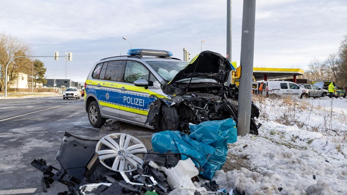 Unfall mit Streifenwagen: Polizist in Ilmenau schwer verletzt