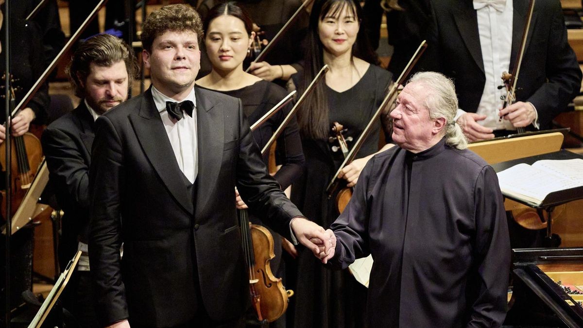 Symphoniker Hamburg: Dirigent stoppt Konzert - „Magie nur zusammen kreieren“