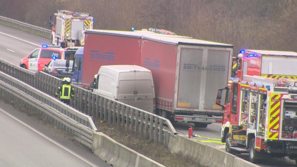 Schwerer Unfall auf der A57 – Autobahn war 40 Minuten gesperrt