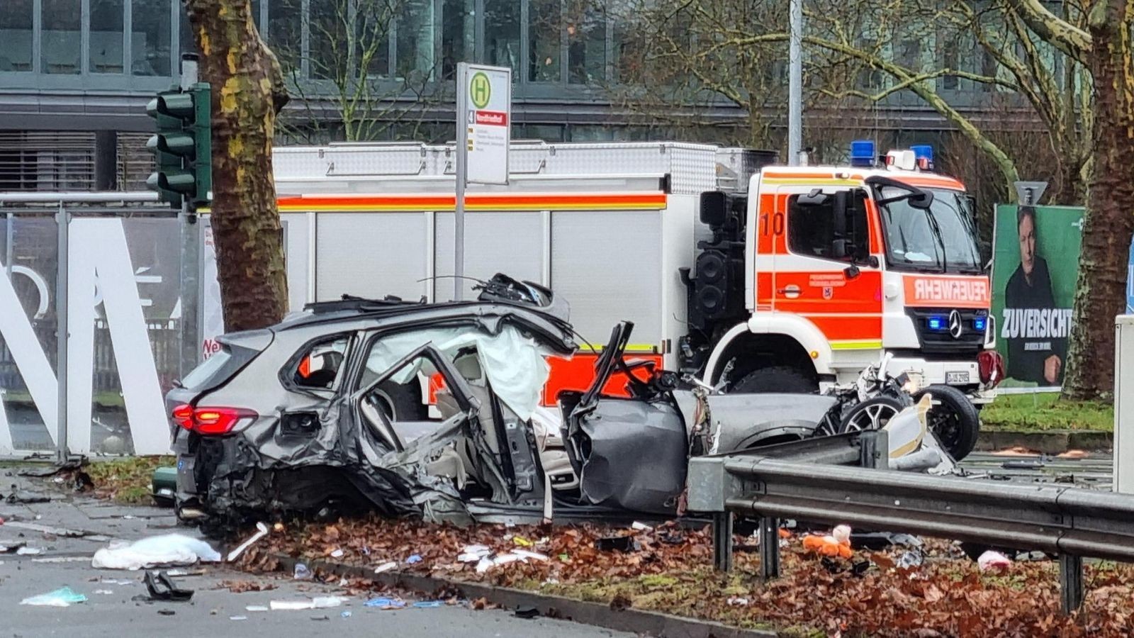 Horror-Crash in Düsseldorf-Golzheim: Mann außer Lebensgefahr