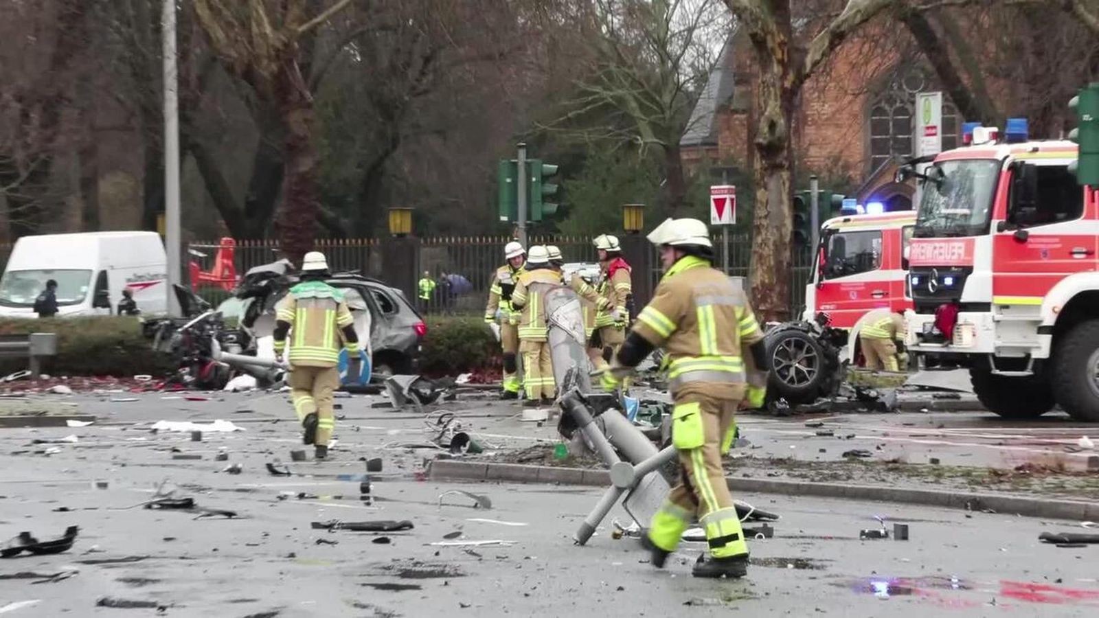 Horror-Crash in Düsseldorf: Ein Toter und mehrere Verletzte