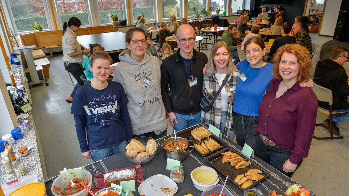 „Essen verbindet“: Besonderer Brunch im Dinslakener Jugendzentrum