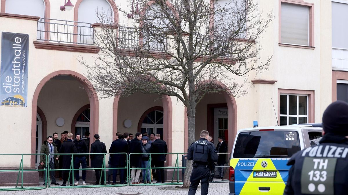 Apolda: Protest in Apolda gegen Rechts: Mehr als 1500 Menschen ...