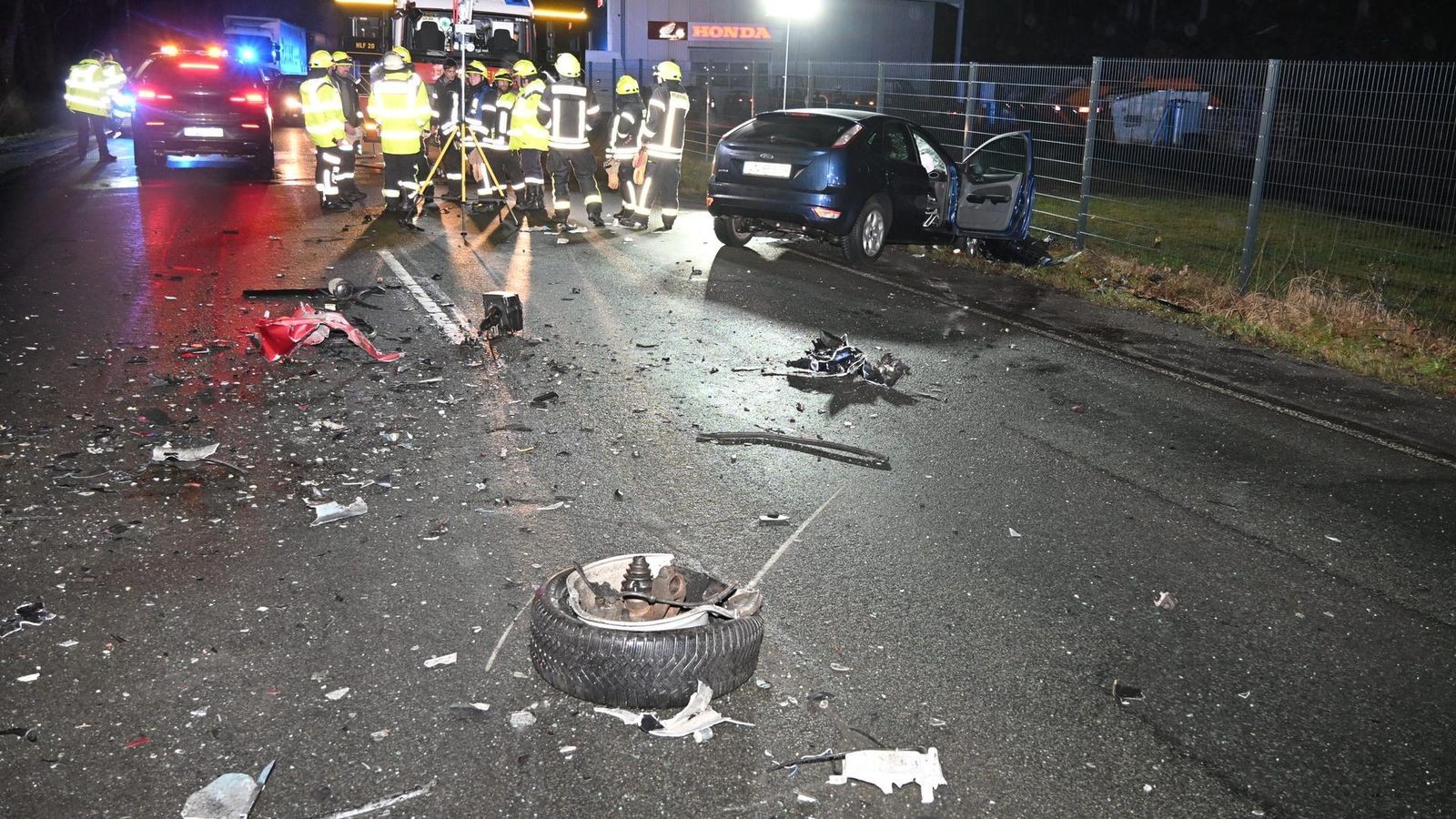 Heftiger Unfall bei Siegen: Autos krachen frontal zusammen - Schwerverletzte