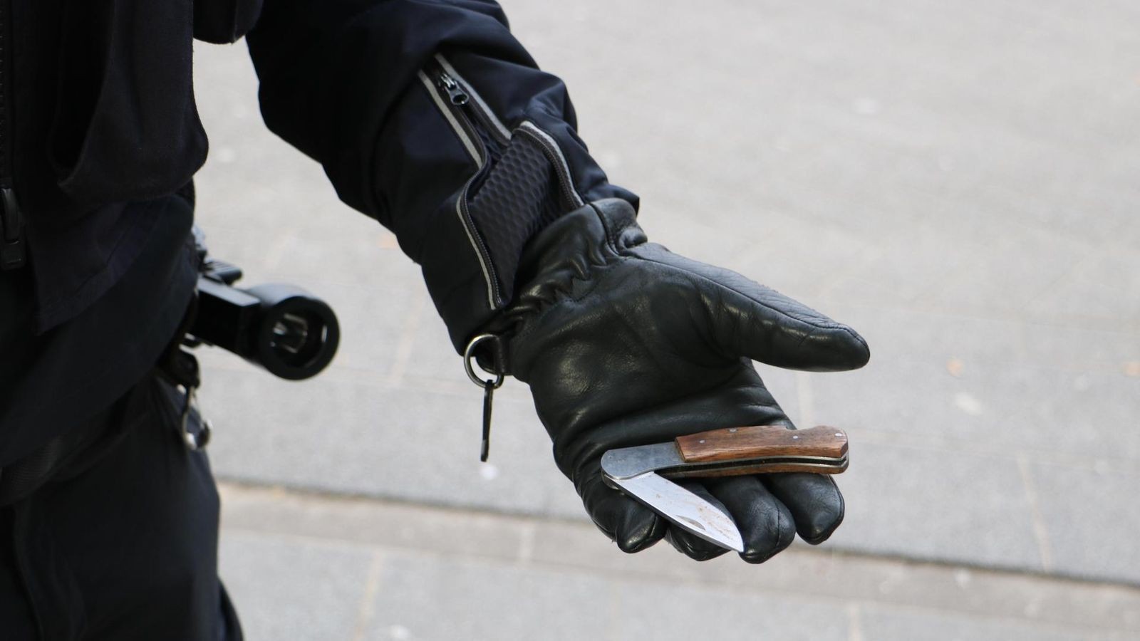 Mit Klappmesser Zigaretten geklaut: Dieb droht heftige Strafe