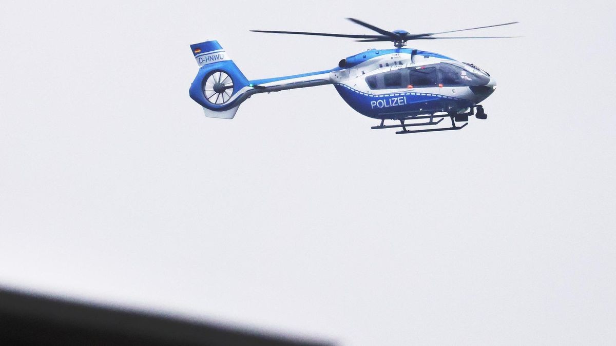 Menden: Polizei jagt Tankstellenräuber mit Hubschrauber