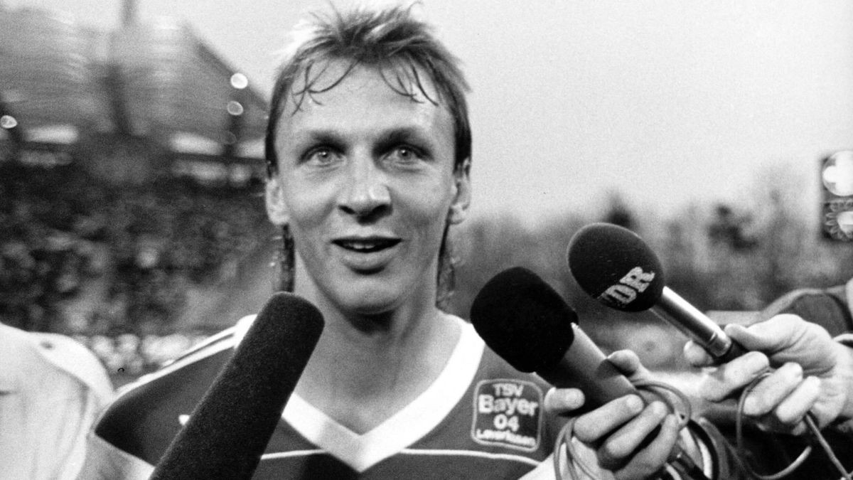 Transfer-Coup: Wie DDR-Fußballer Thom nach Leverkusen wechselte