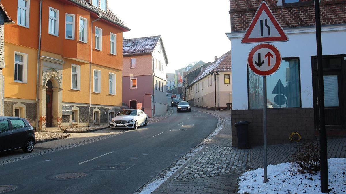 Tempo 30 an Engstelle in einem Dorf im Saale-Orla-Kreis gefordert