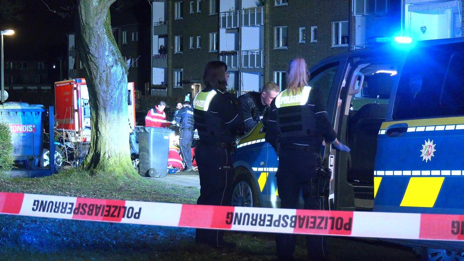 Mord aus Eifersucht: Frau (28) auf offener Straße erstochen