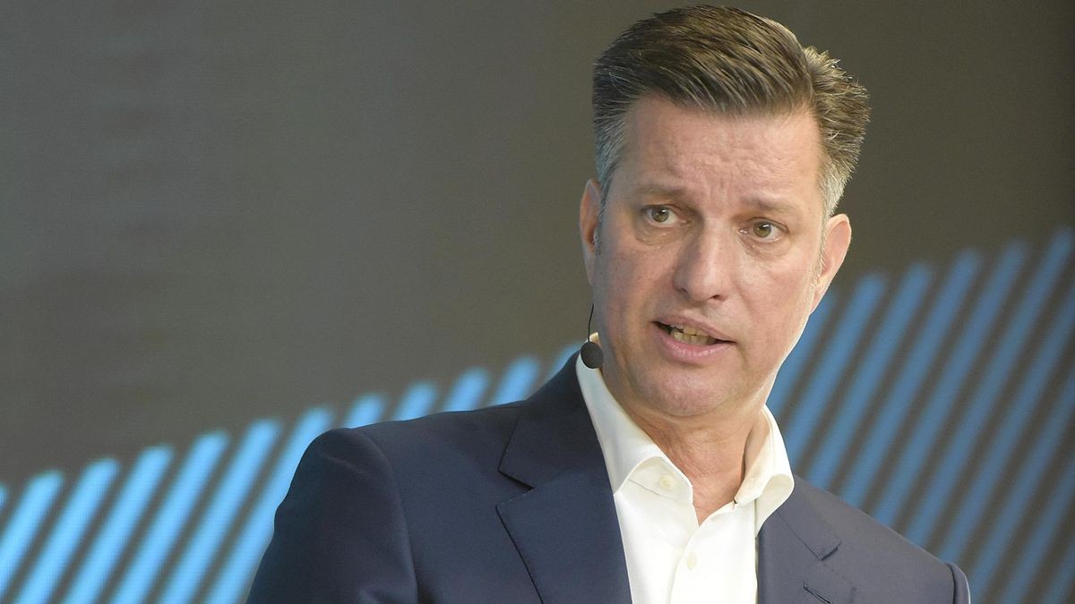 VW-Vorstand Schmall: Unsere E-Autos laden künftig in 10 Minuten