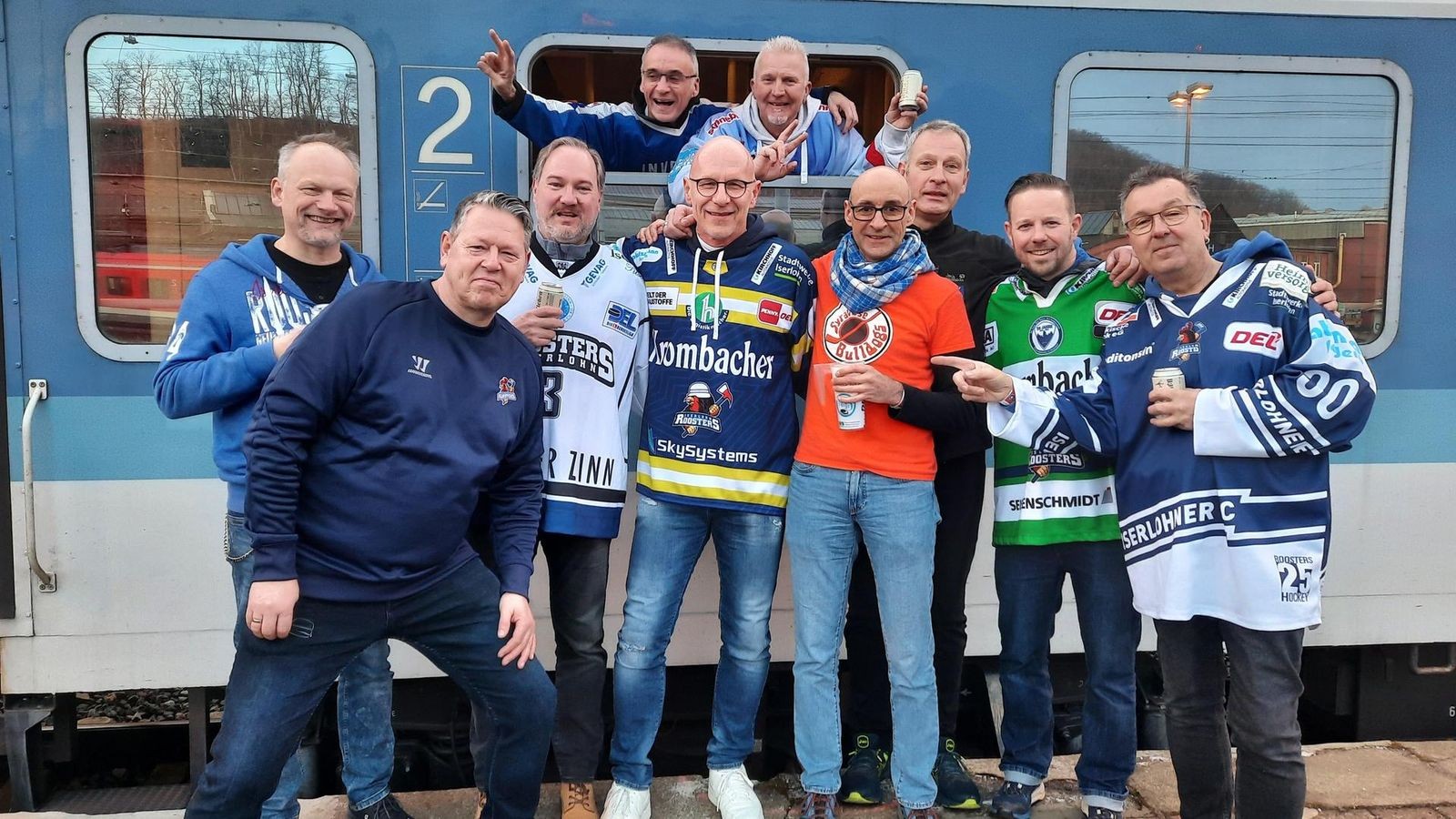 Rund 600 Fans feiern Sonderzug-Sieg der Roosters in München