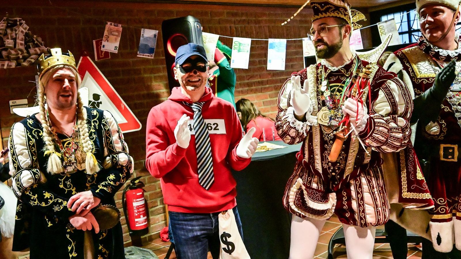 Karneval in Voerde: Die schönsten Bilder vom Rathaussturm