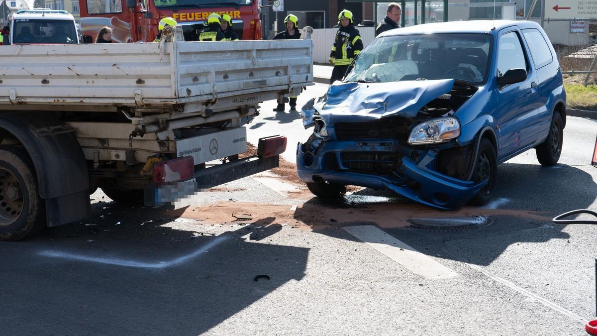 Verletzte Person nach Unfall auf B93