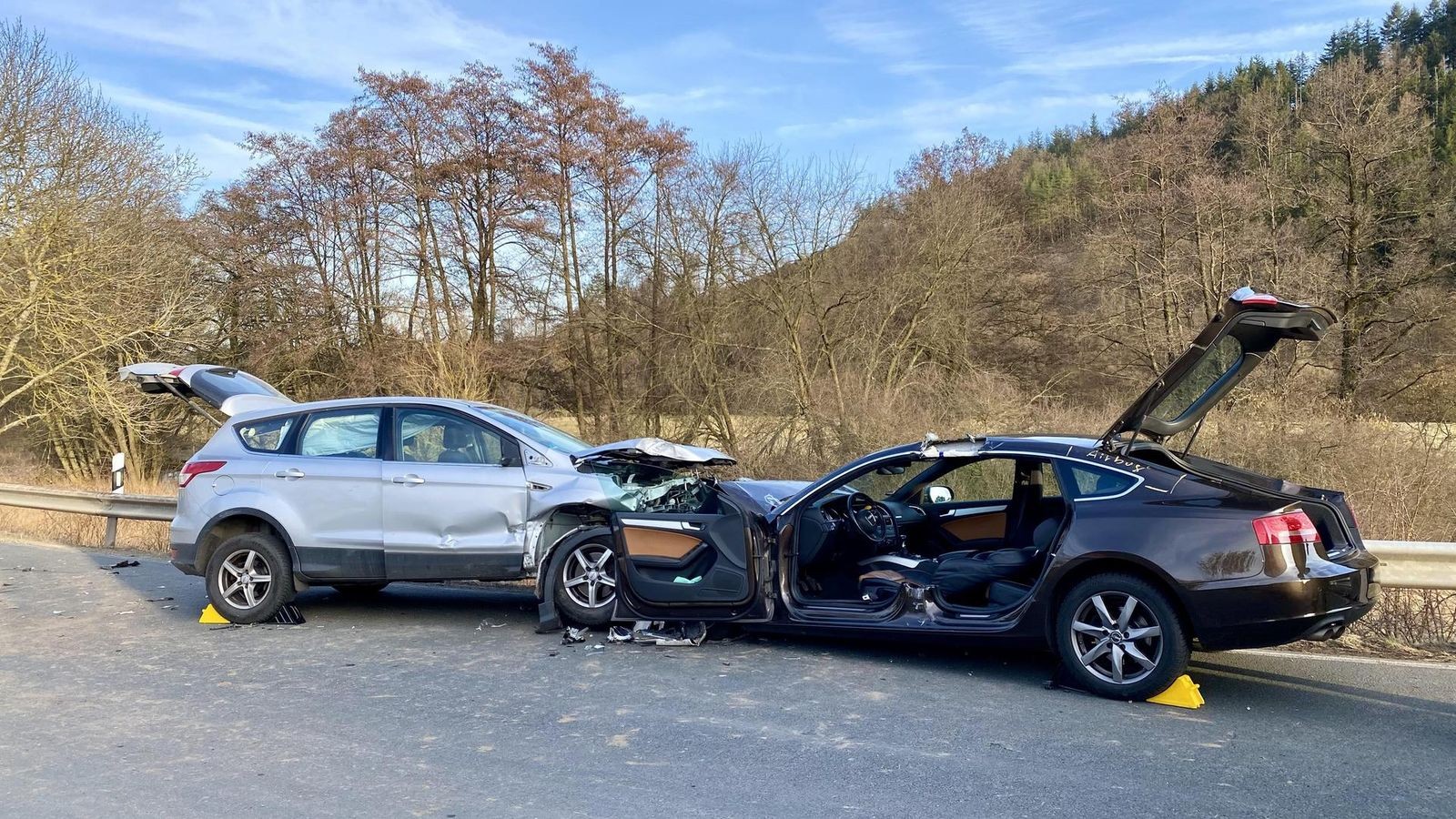 Frontalunfall: Vier Verletzte auf der L617 bei Medebach