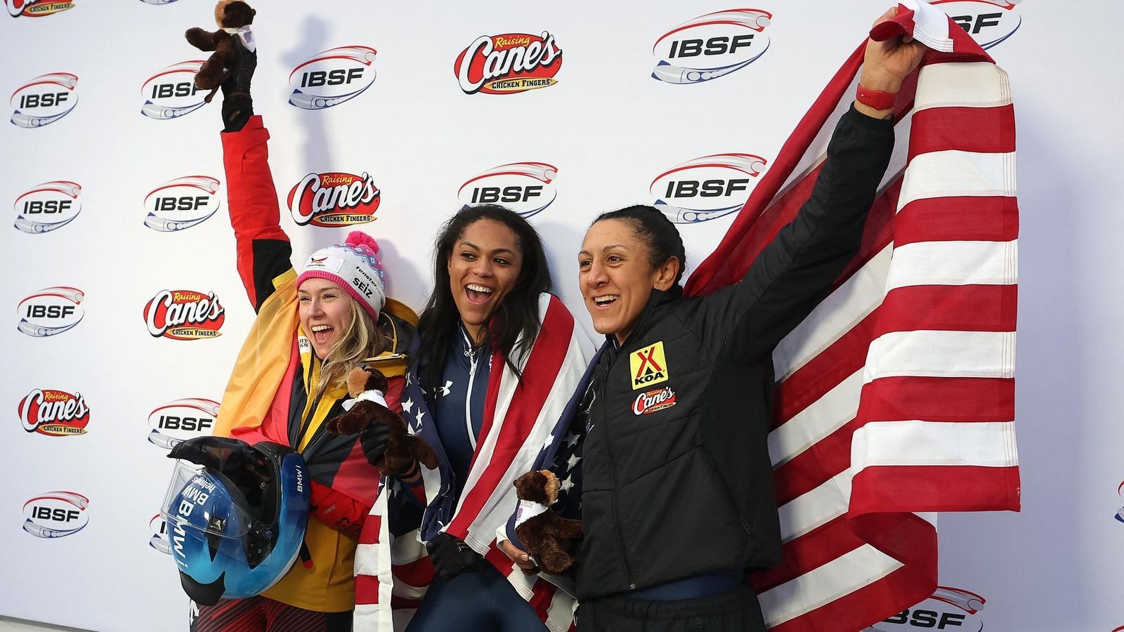 Monobob-WM: Silber-Laura springt ausgelassen auf die Fan-Tribüne