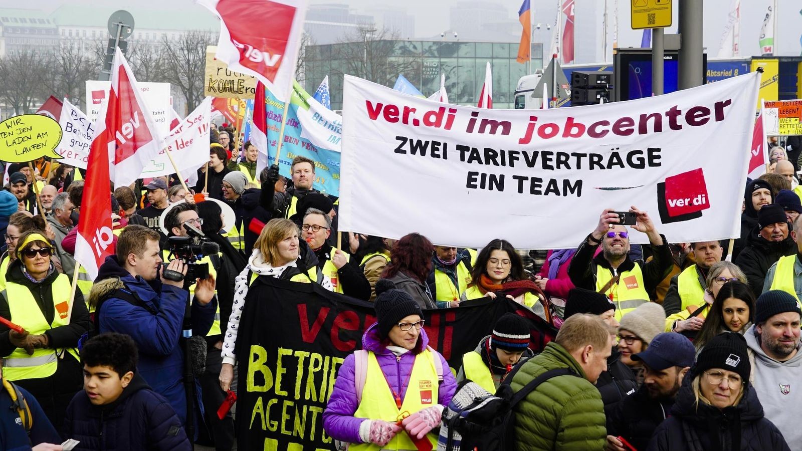 Mega-Streik in Hamburg zu Recht? Das verdienen die Beschäftigten im ...
