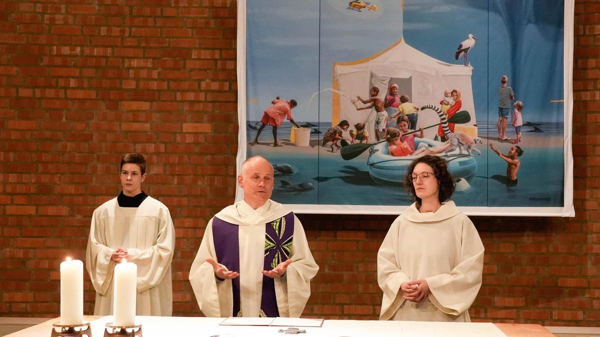 Gera: Wenn das Hungertuch den Altar verhüllt