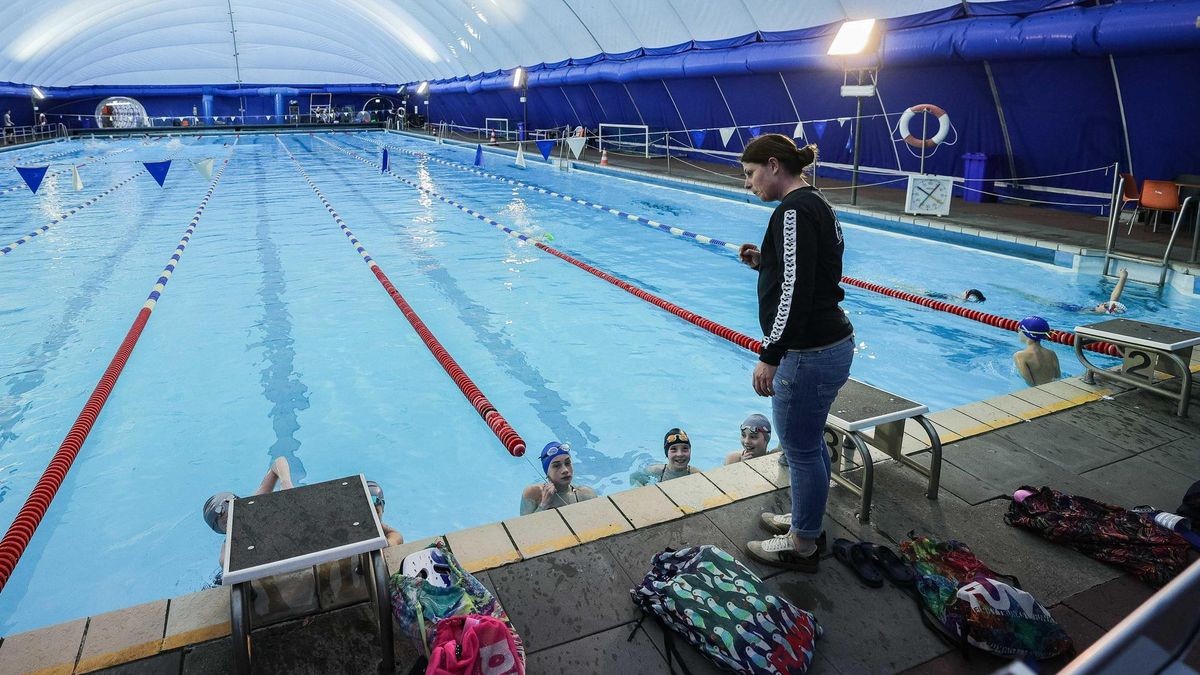 Schwimmen in Gladbeck: Wie zwei Mädchen für ihren Traum trainieren
