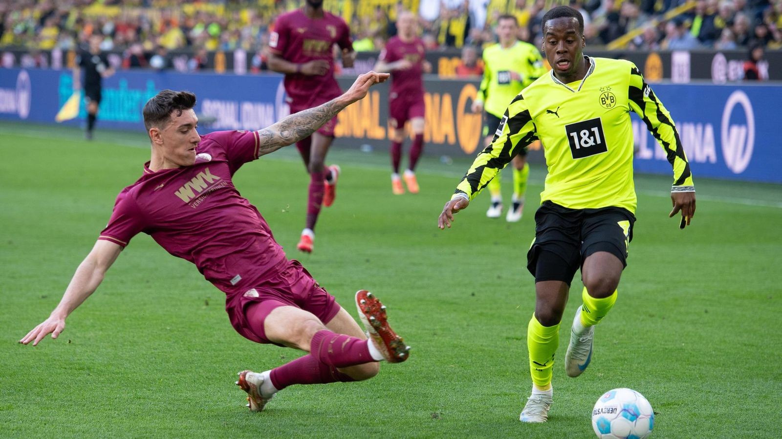 Beim VfL Wolfsburg außen vor, beim FC Augsburg top in Form