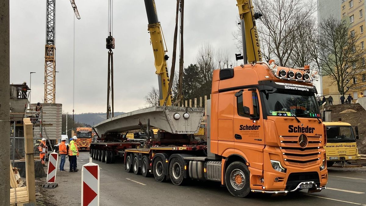 Neue Brücke in Gera: Spannbetonteile für Millionenprojekt