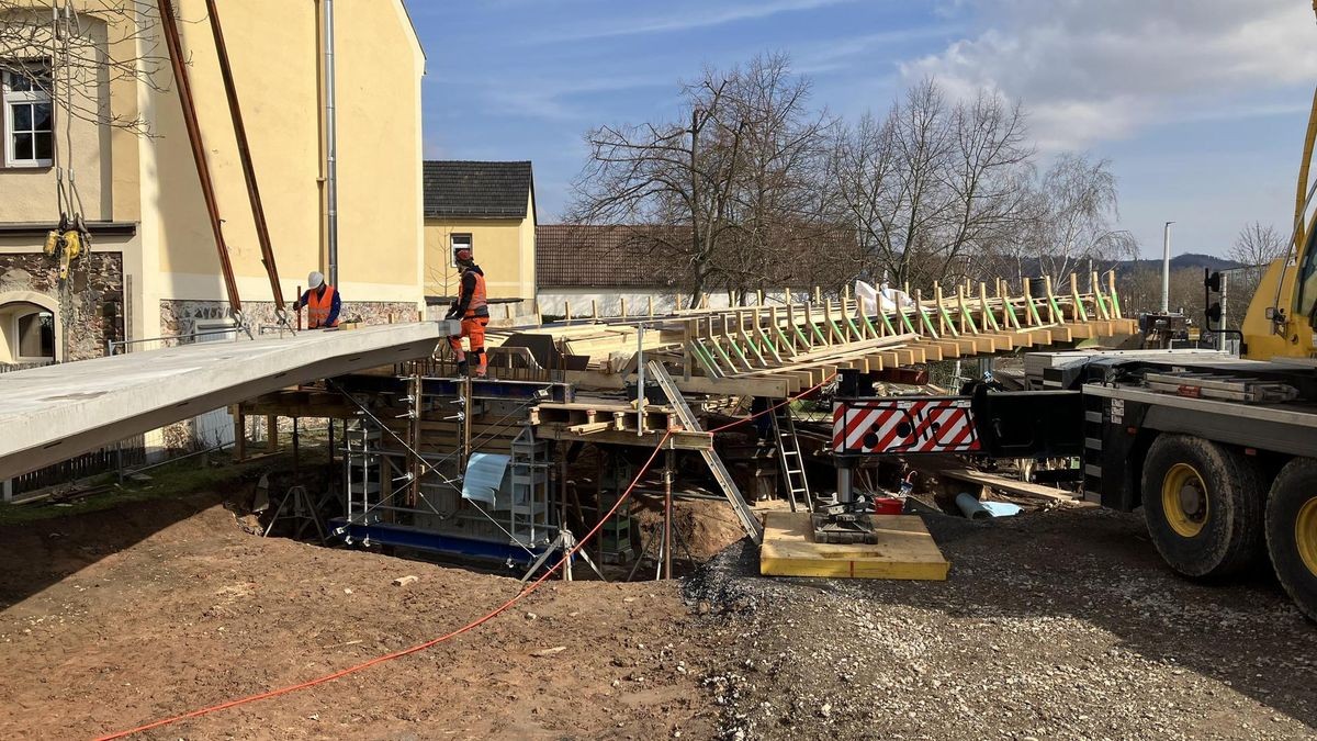 Neue Brücke in Gera: Spannbetonteile für Millionenprojekt