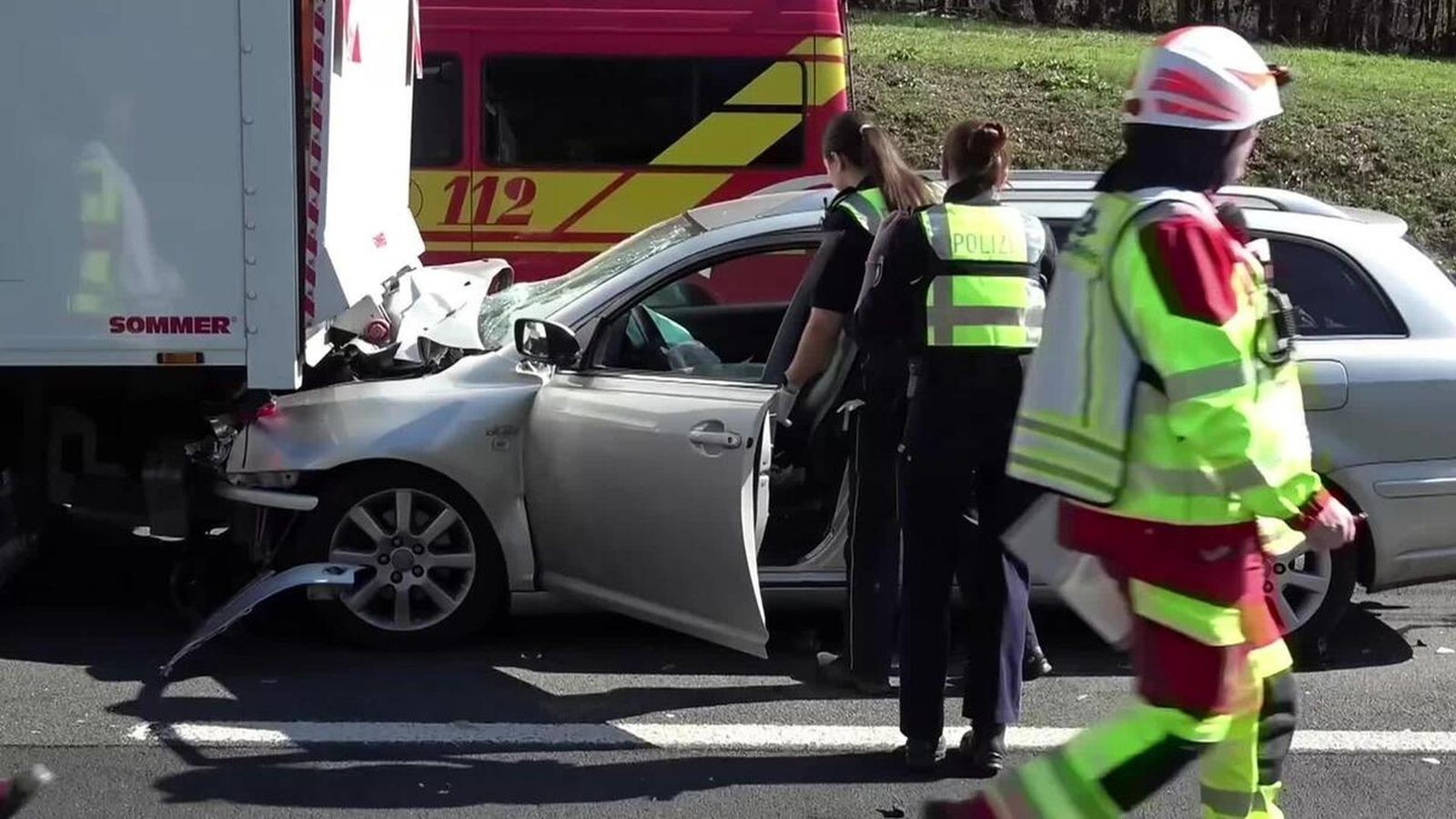 Schwerer Unfall auf A1: Autofahrer schwer verletzt