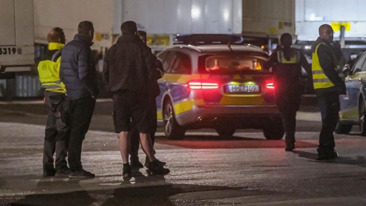 Unfall Hamburg: Arbeiter mit Kopf unter Gabelstapler eingeklemmt – Reanimation