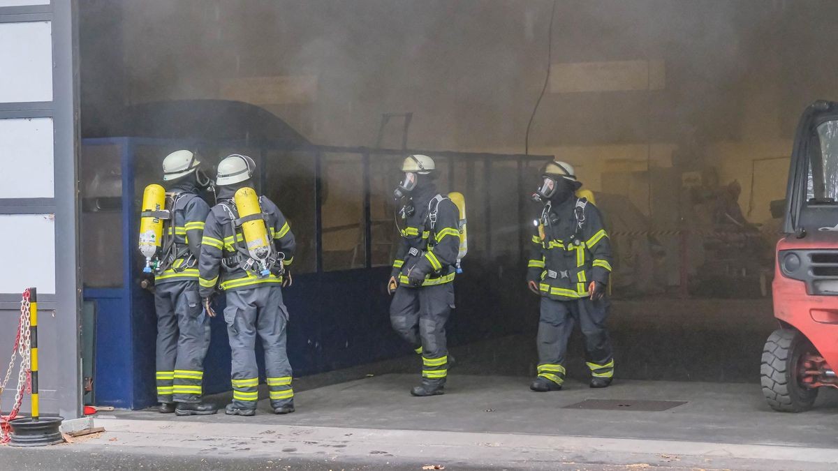 Feuerwehr Hamburg: Brand auf Hochschul-Campus - eine Person verletzt