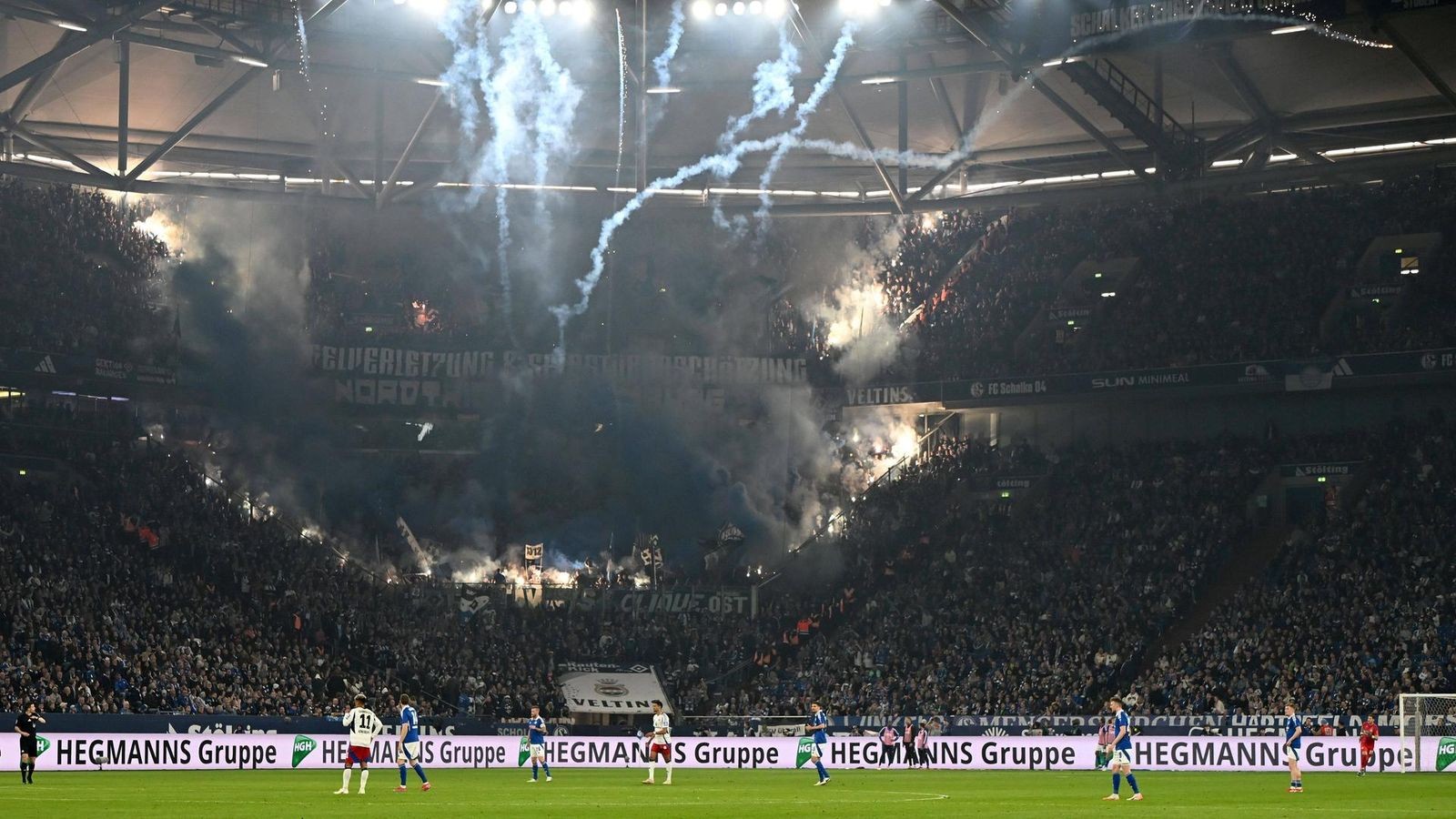 HSV-Ultras sorgen für Pyro-Chaos: Deutliche Worte von Kuntz