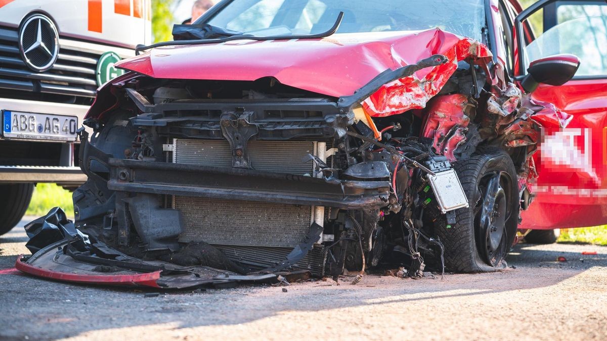 Vier Verletzte bei schwerem Unfall im Altenburger Land - Rettungshubschrauber defekt