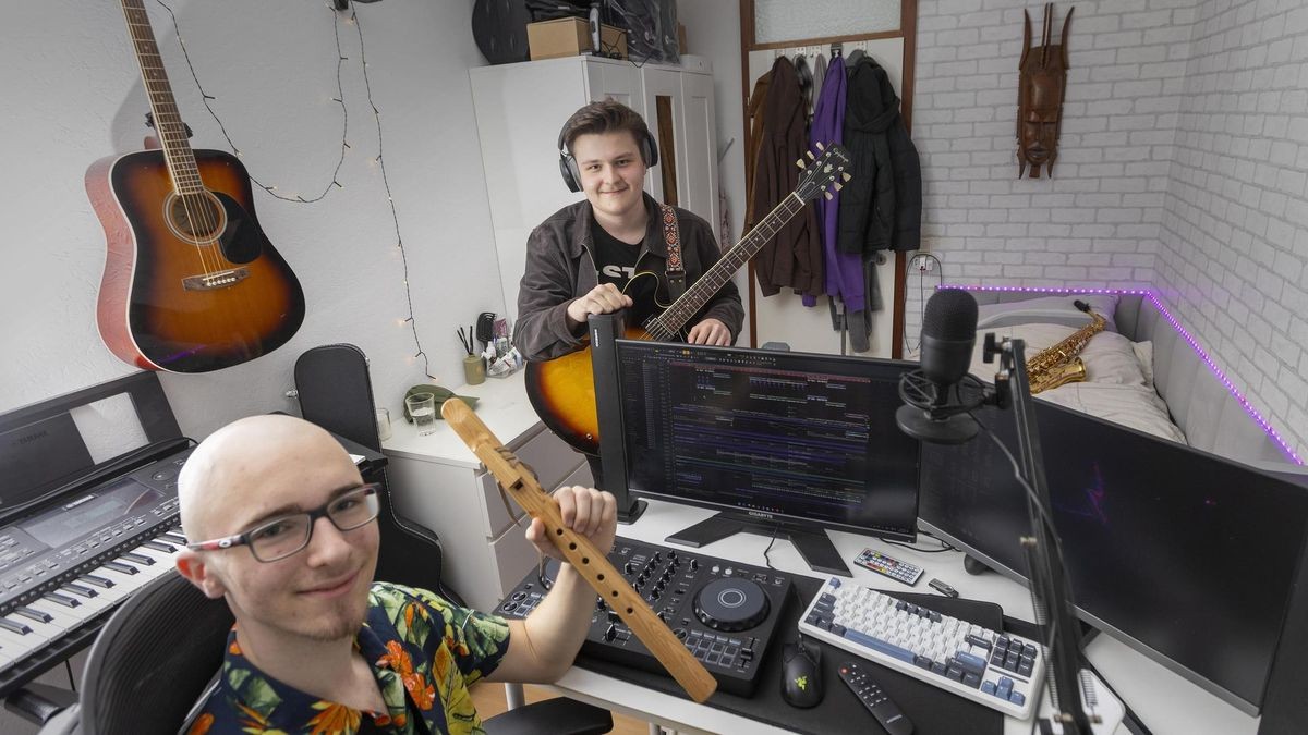 Max und Johannes haben ein Musikstudio mitten im Kinderzimmer