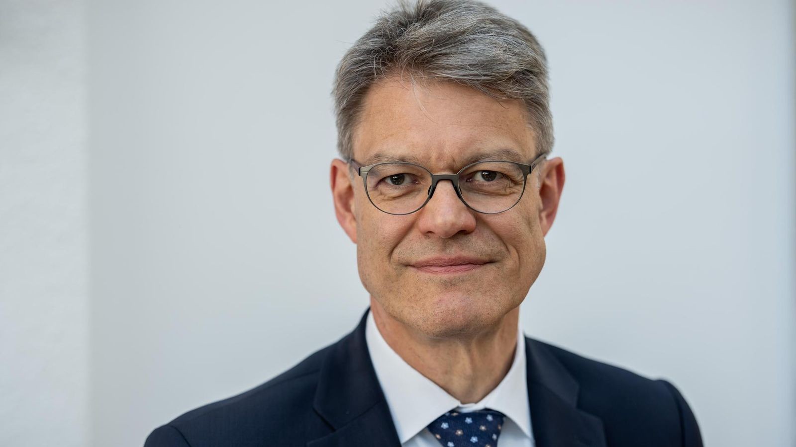 Patrick Schnieder: Ehefrau, Bruder, Bahn – Neuer Verkehrsminister im Steckbrief