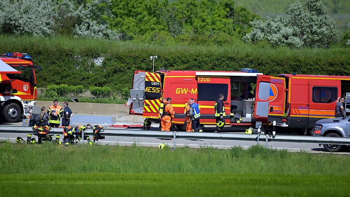 Chemikalien geladen: Gefahrgut-Unfall sorgte für Verkehrschaos auf und neben der A4