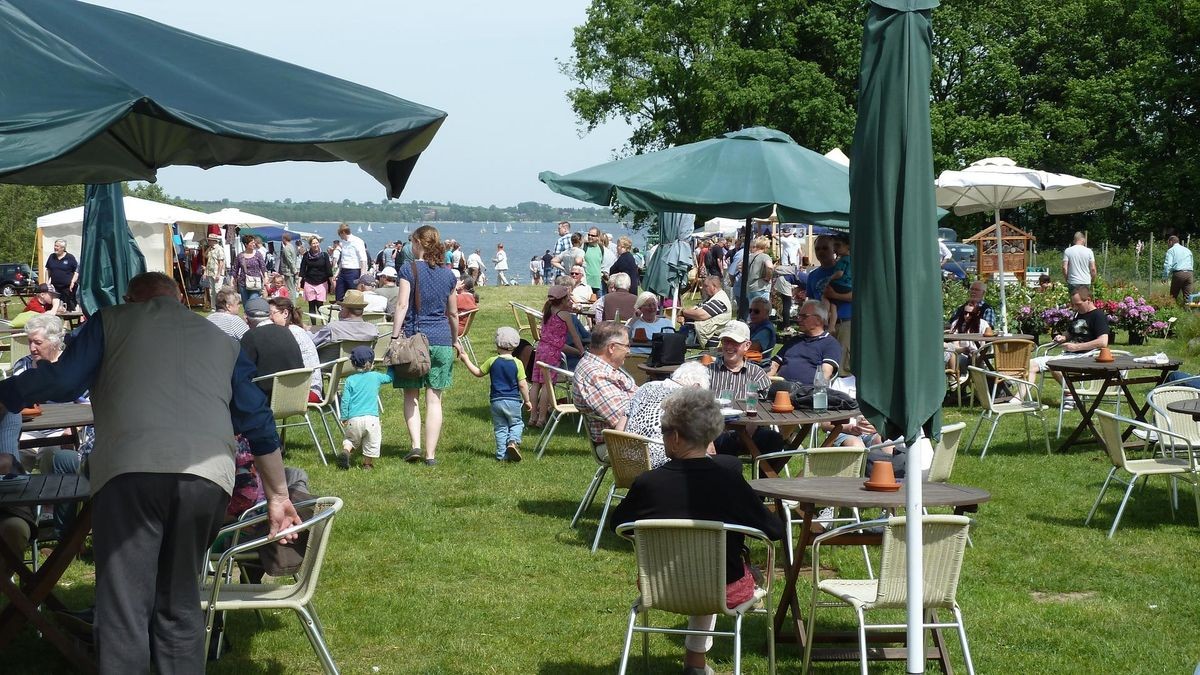 Lödings Bauernhof: Spargel genießen mit Blick auf den Ratzeburger See