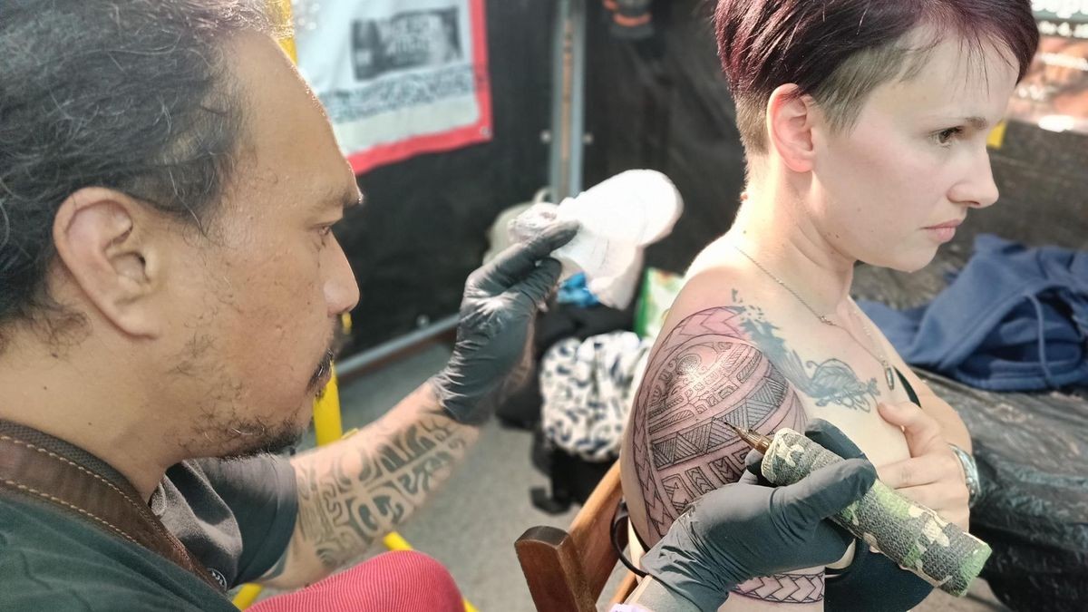 Warum sich zur Tattoo-Convention in Gera Frauen gleich ein Tattoo ...