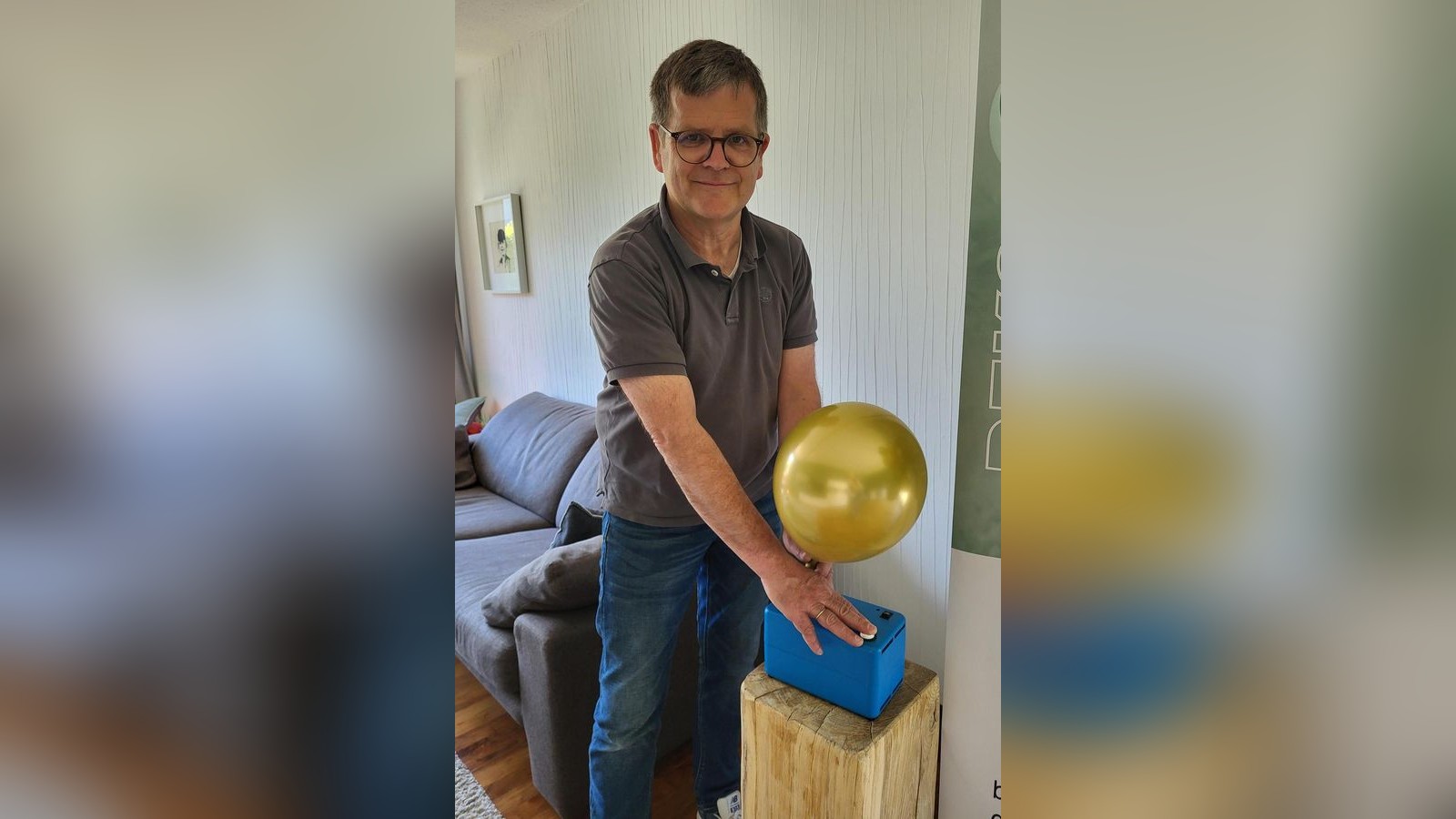 Peter Hering sorgt mit Ballons für die richtige Stimmung