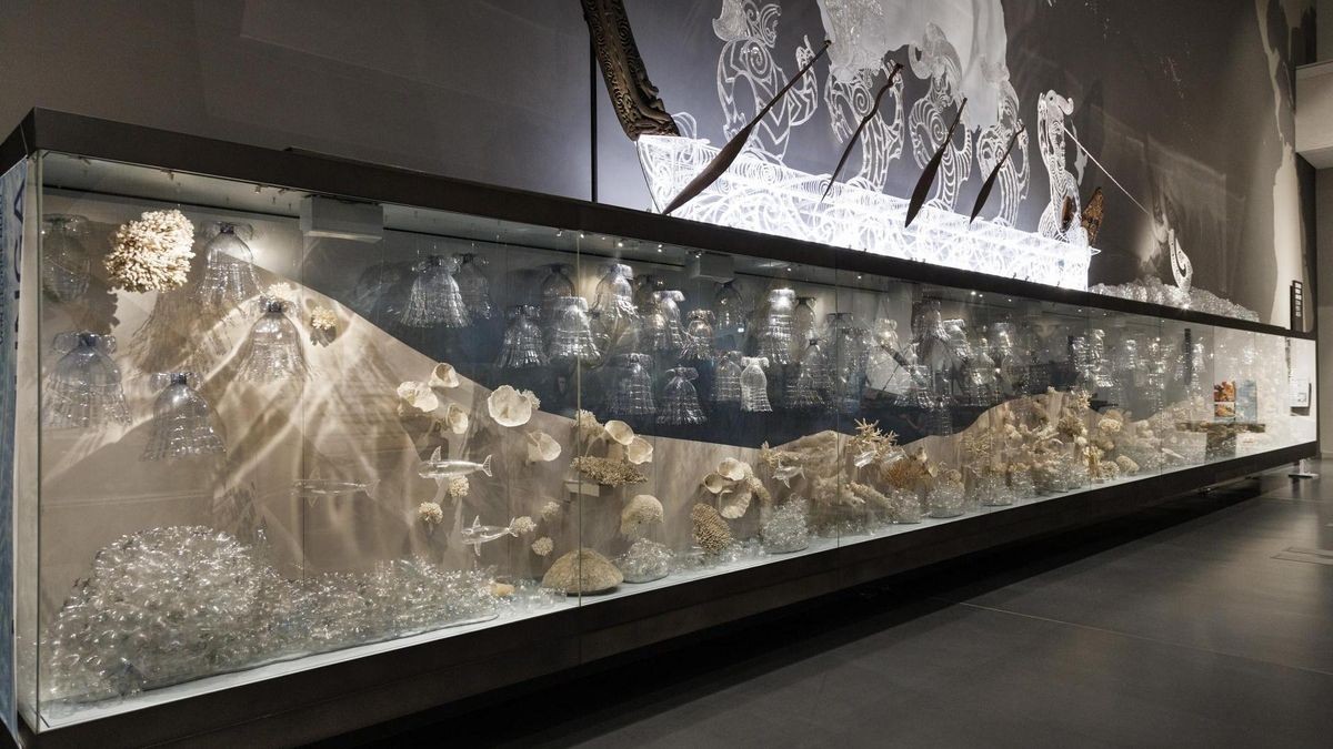 Wie George Nuku mit Plexiglas die Vergangenheit beschwört