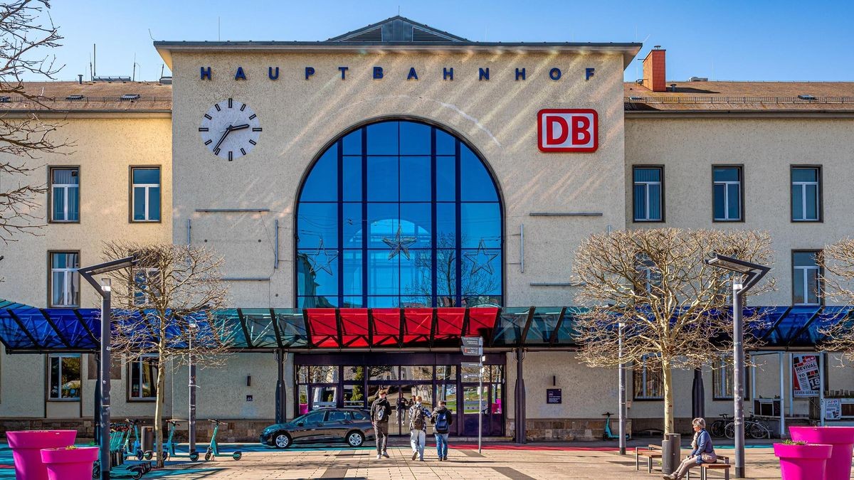 Gesucht von fünf Behörden: Mann schläft im Geraer Hauptbahnhof und ...