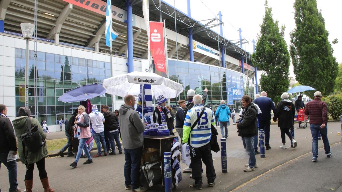 MSV Duisburg im Pokalfinale: 145 tolle Fotos von Fans am Stadion
