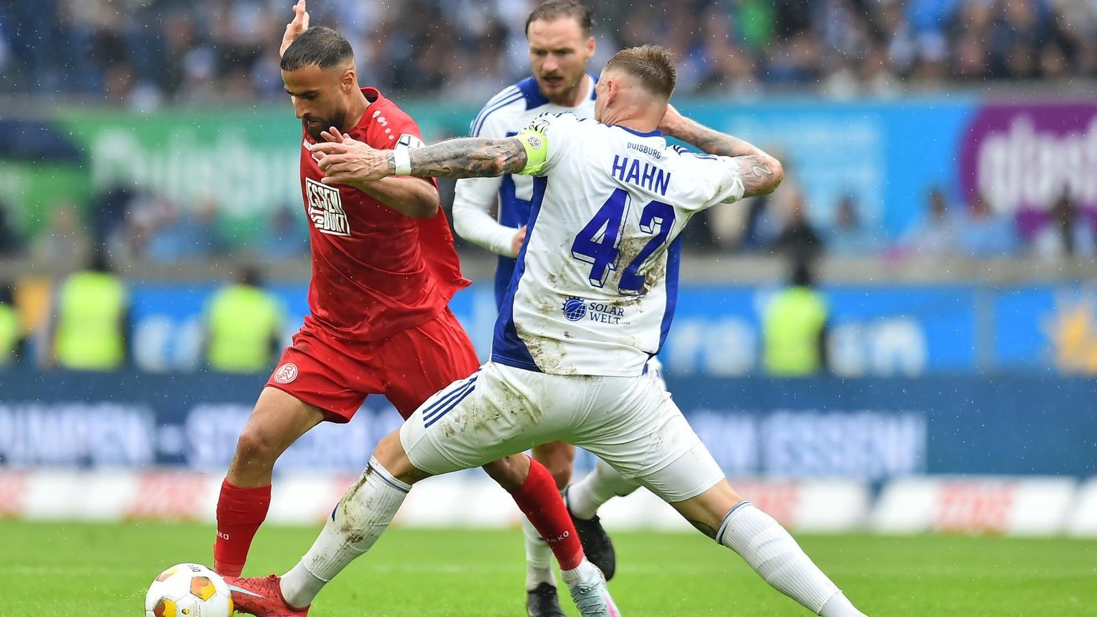 MSV Duisburg verliert gegen Rot-Weiss Essen - Zwischenfall im Pokalfinale