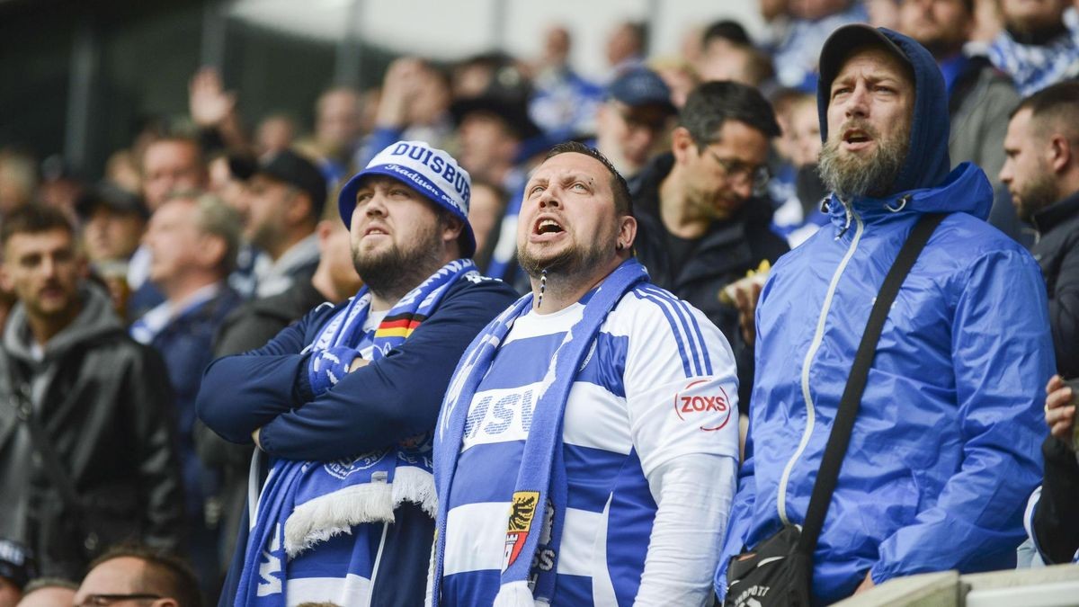 MSV Duisburg gegen Rot-Weiss Essen: 140 Fan-Fotos aus dem Stadion