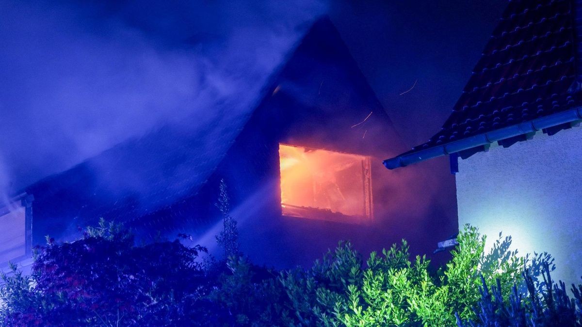 Frau stirbt bei Brand in Mehrfamilienhaus in Schwelm